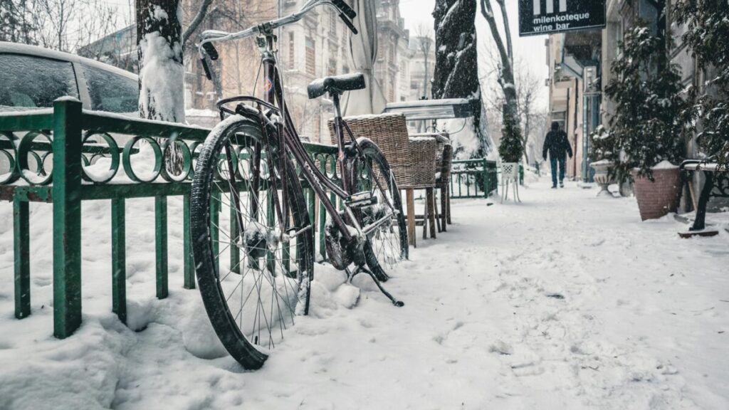 Viscol în București. ANM anunță zăpadă de 30 cm și vânt puternic